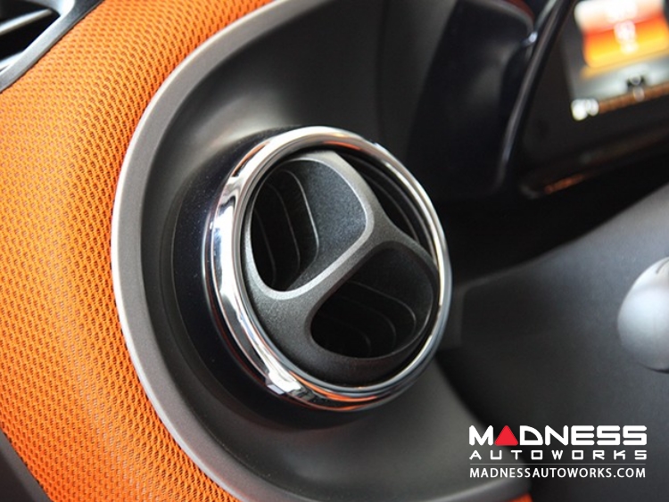 smart fortwo Ventilation Chrome Trim Ring Kit - 453 model, 4530102